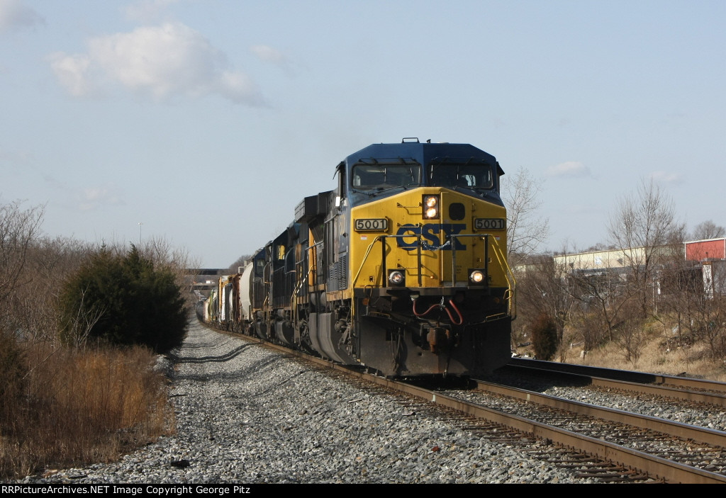 CSX 5001 and train Q370